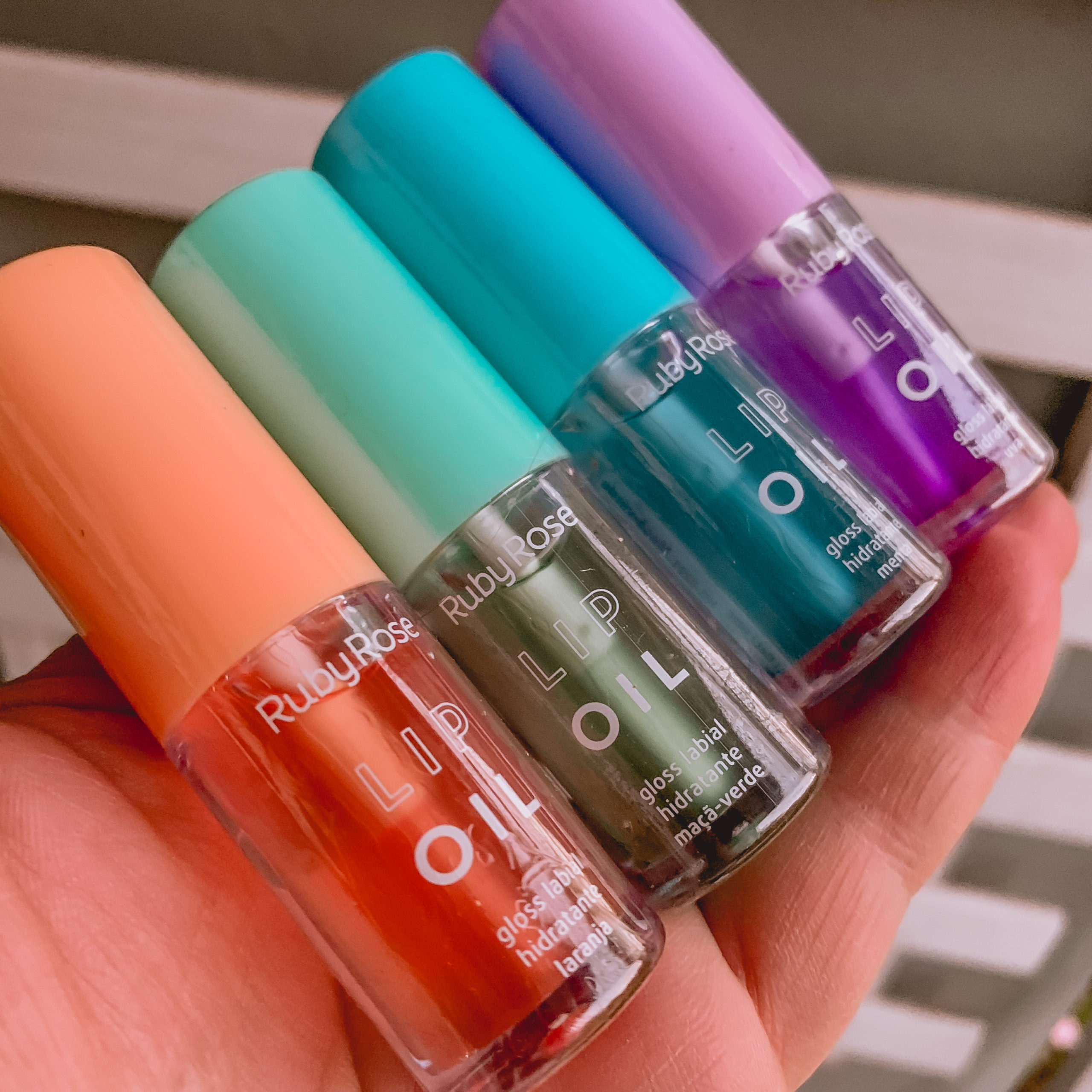 Gloss Labial Lip Oil Vitrine Virtual Golden Center gloss-labial-lip-oil-vitrine-virtual-golden-center